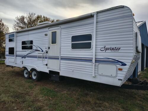 2002 Camper 288BHS Keystone Sprinter travel trailer | Beulah, ND