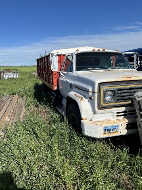 Single Axle C65 Chevy grain truck, 366 engine 5 speed with high and low ...
