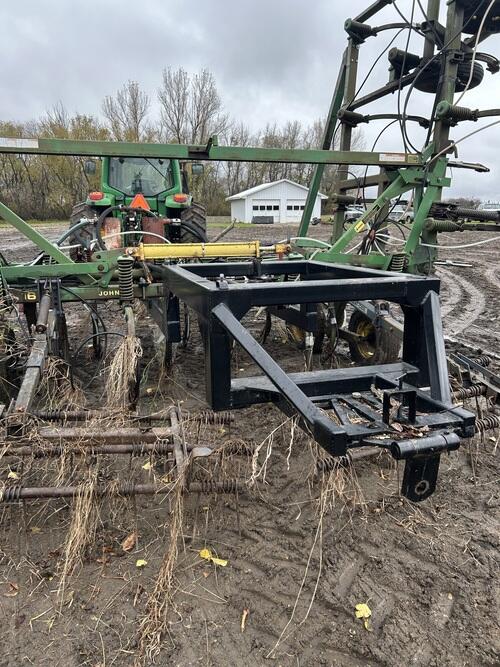 Jd 1610 chisel plow set up for anhydrous. 35 foot with Lange knifes and ...