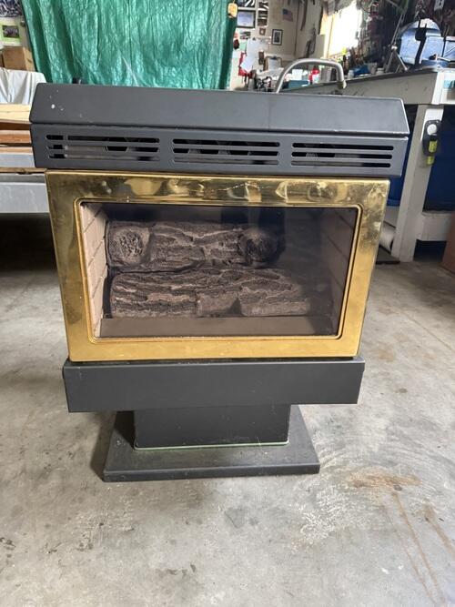 Enviro Gas 32,000 btu natural gas free standing stove. | Underwood, ND