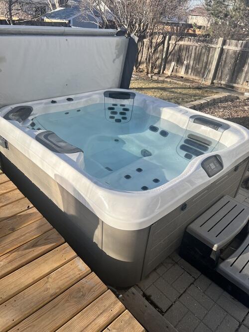 2020 Bullfrog R6L Series 6 person hot tub. Very well maintained, no ...