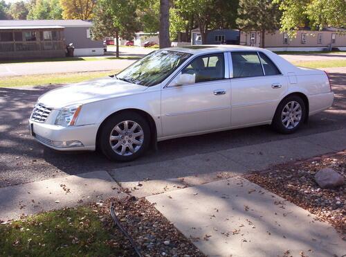 PRICE DROP - 2008 CADILLAC DTS - LOW MILES | Bismarck, ND