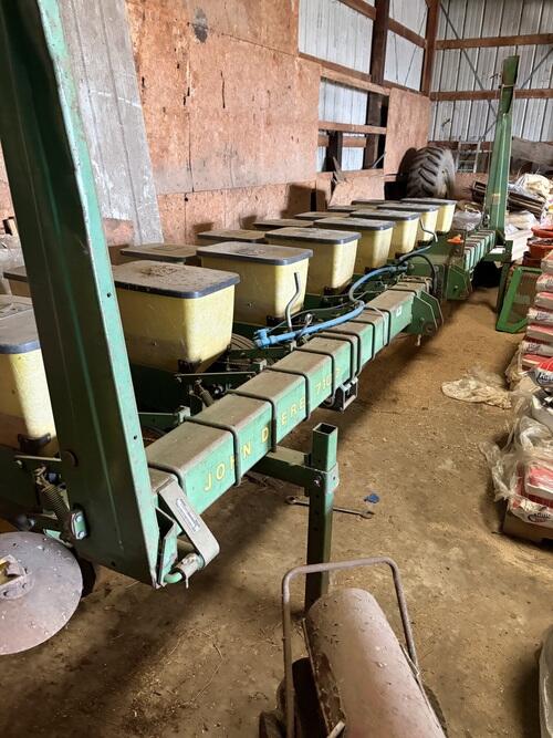 John Deere 7100 planter | McLeod, ND