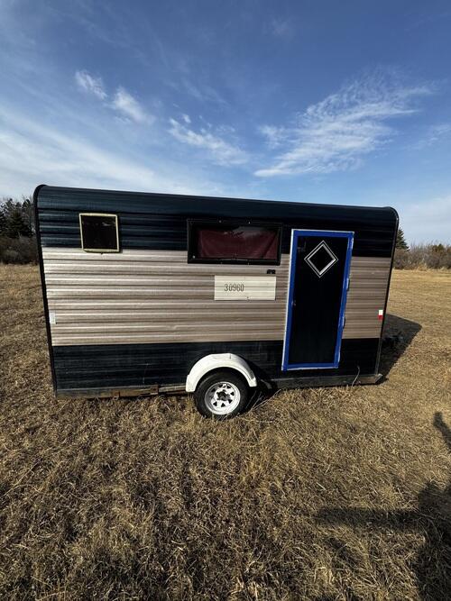 5 star ice house. 7x12. 6 holes 2 40lb tanks bunks and new heater ...
