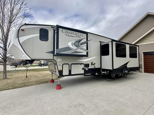 2019 Coachman Chaparral Lite 29BH 5th-Wheel Camper Perfect for Family ...