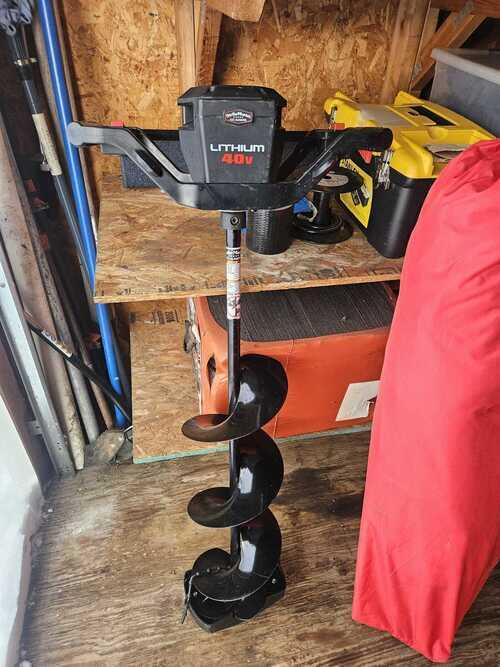 Strikemaster 40v 8". Maybe have 20 holes drilled with it. | Bismarck, ND