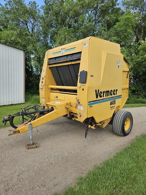 Vermeer 605L round baler | McVille, ND