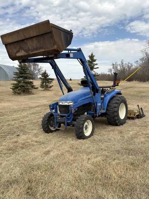 New Holland 33 horse hydro tractor for sale. $10,000. Tom Hepper, Wing ...