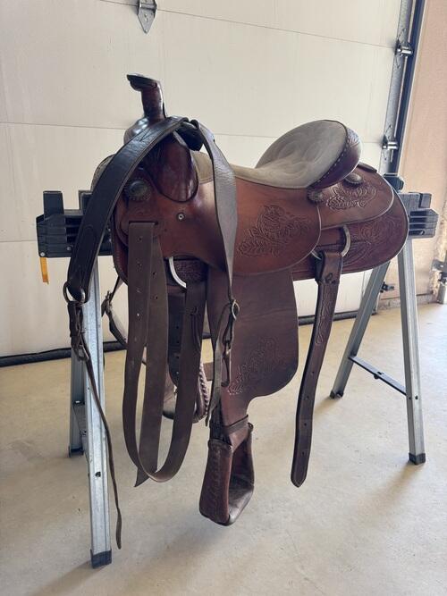Jumbo saddle with breastcollar | Bismarck, ND