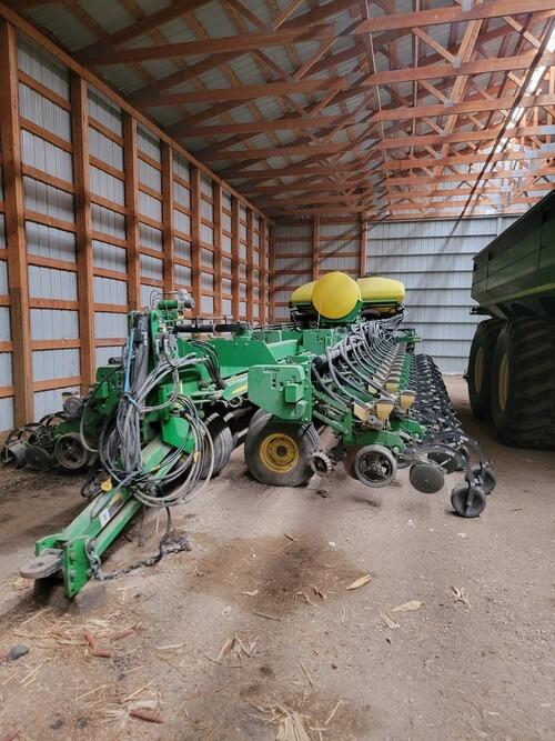 John Deere DB90 CCS planter 36R30 2010 approx 30k acres. Row Command ...