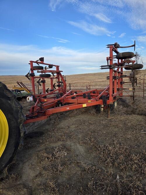 5600 case chisel plow 29 ft | Shields, ND