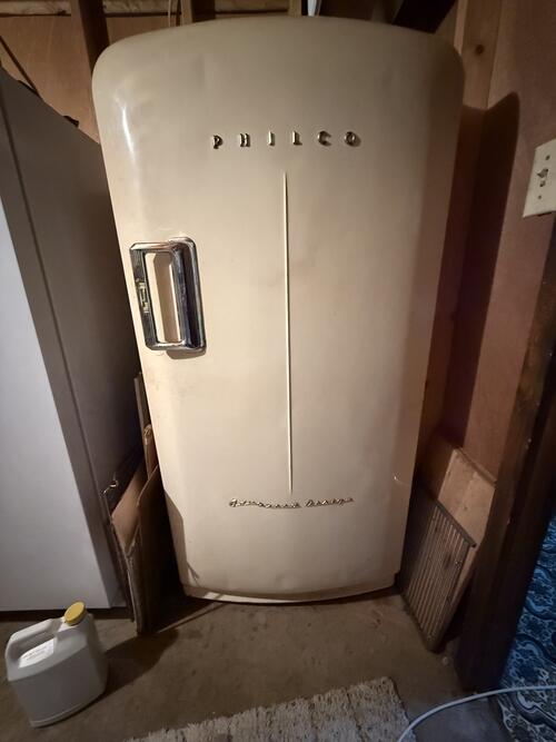 Antique Philco fridge. Beautiful nostalgic lines. Was in working order ...