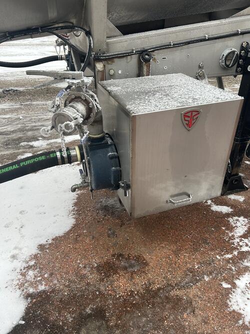 2025 Polar 50ft spread, like new. 2025 Mac 53ft triple axle, less than ...