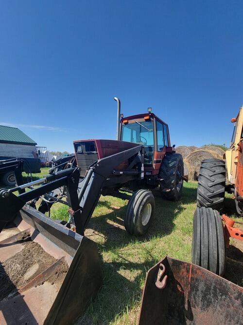 IH 5088 with Leon grapple loader. Loader had a bent tine but I can ...