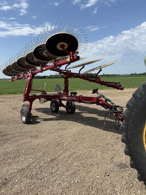Sitrex QR X14 V-Rake. Wind guards and kickers. Next to new. | Esmond, ND