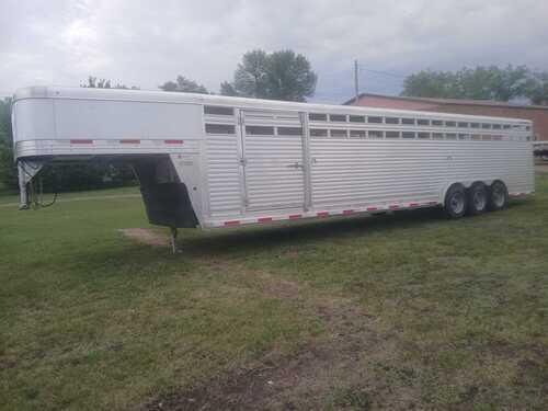 2022 Sooner 7.6 x 34 ft 3 8000 pd axles 3 compartments like new ...