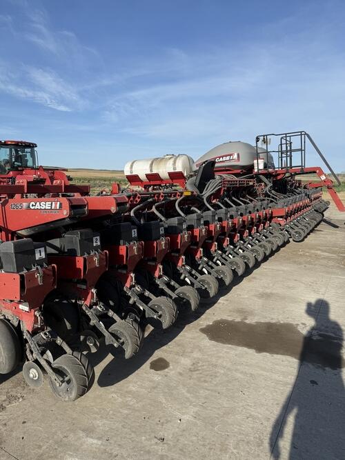 Case ih 1265 planter 36 row 22 inch spacing | Carrington, ND