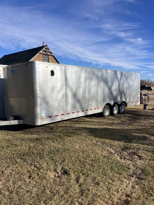 28 foot enclosed trailer | Plaza, ND
