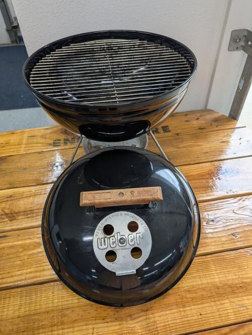 Weber table top charcoal grill like new | Mandan, ND