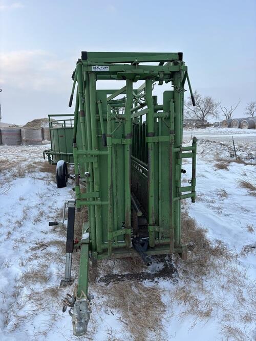 Real-Tuff portable tub/alley chute system. | Belfield, ND