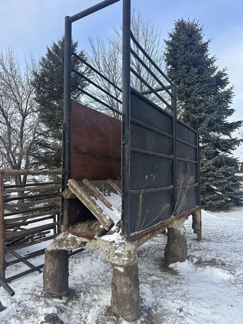 Loading chute | Redfield, SD
