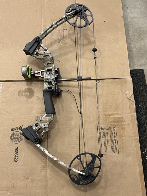 Youth Matthews Mission Craze compound bow. Great condition comes with a ...