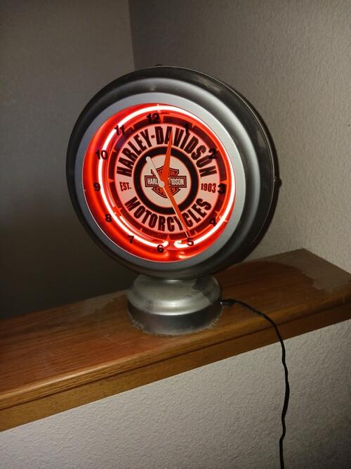 Harley Davidson neon clock nice clock works while neon switched off ...