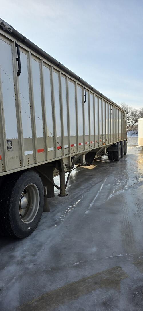 2005 tri axle cornhusker grain trailer. Good brakes, bags and tires ...