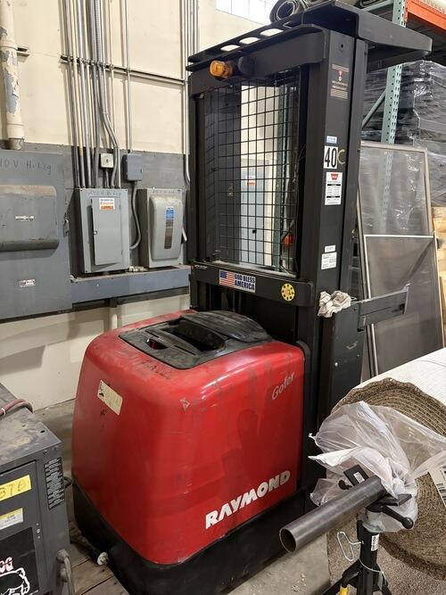 Raymond Electric 24 Volt Forklift with Charger & New Battery Pack ...