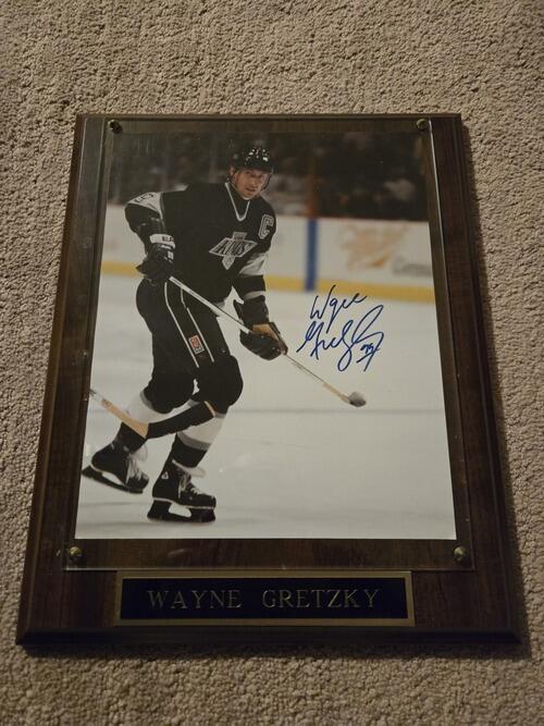 Wayne Gretzky Autograph Signed Plaque | Bismarck, ND