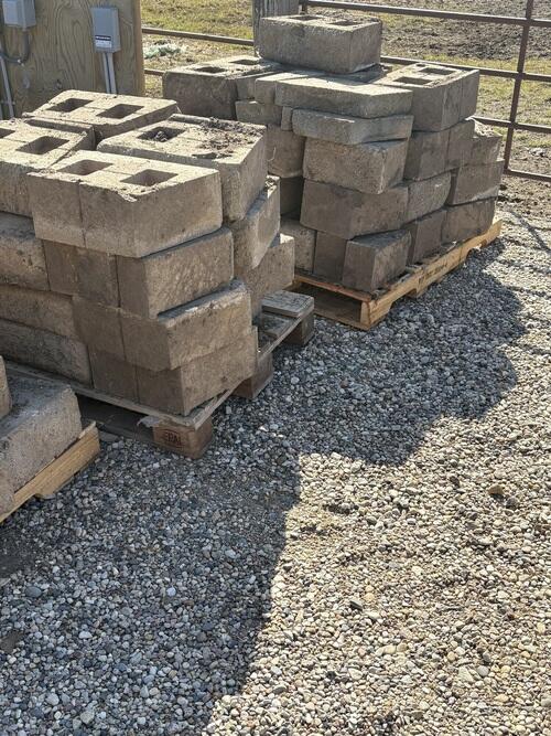 Retaining wall blocks various sizes and caps | Eureka, SD