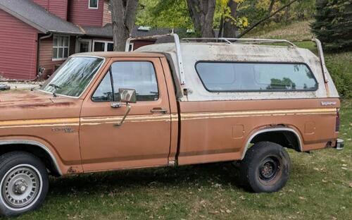 Factory topper / camper shell for dentside Ford pickup | Jamestown, ND