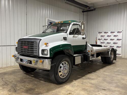 Here is a 2002 GMC C7500 powered by a 210hp 3126 Cat engine and a Dana ...
