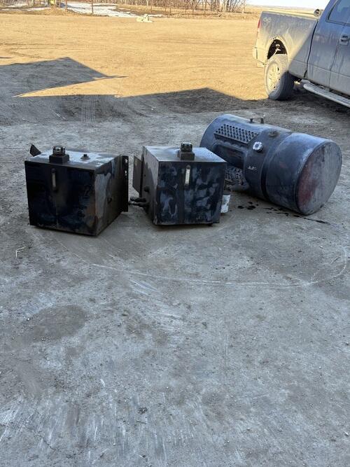 20 gallon est hydraulic tanks and 50 gallon est fuel tank took off ...