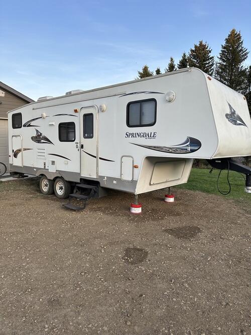 2011 keystone Springdale 5th wheel camper. Rear bunks! 1 slide , sleeps ...