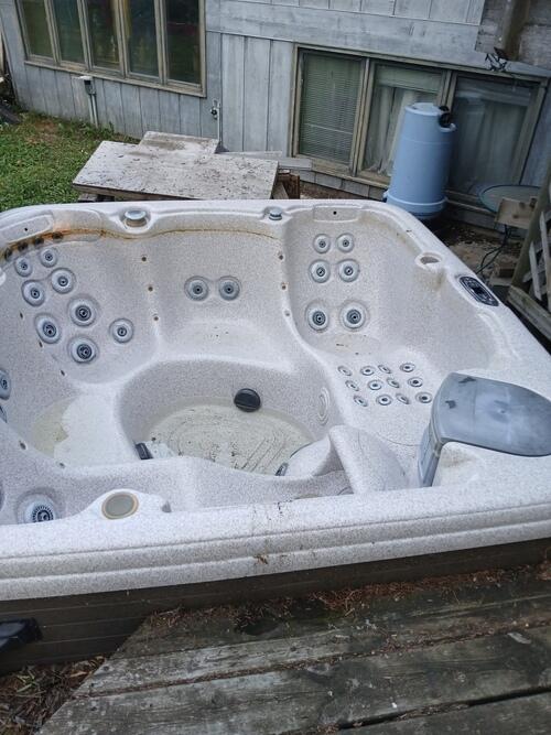 MAAX Spas 4-6 person hot tub. New upper controls, new heater, new ...