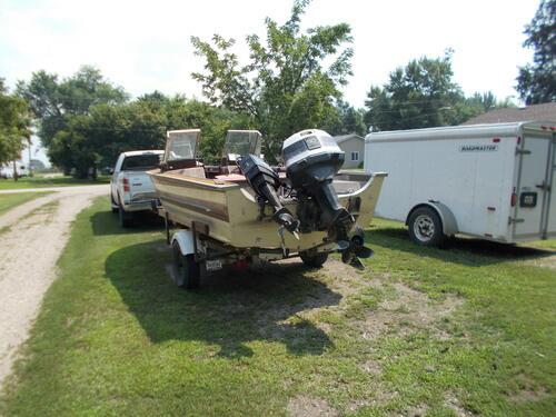 1982 Sylvan 16' boat and trailer walk through windshield 90 hp Johnson ...