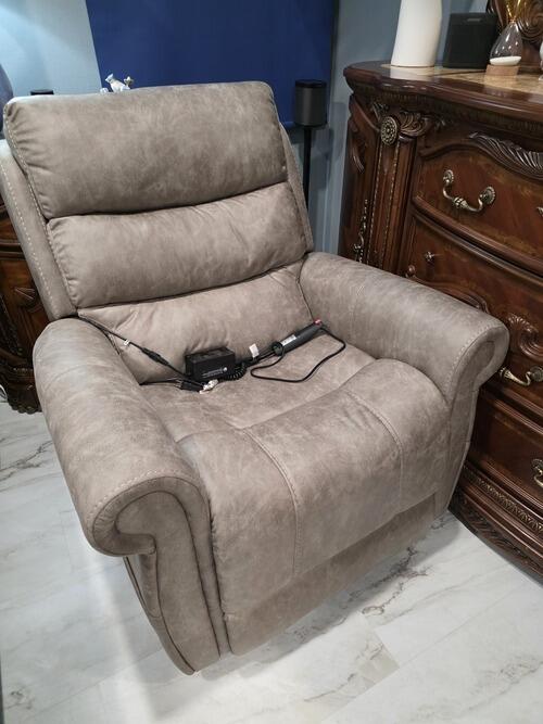 Lift chair in perfect condition. Used for 5 days and purchased for 1k ...
