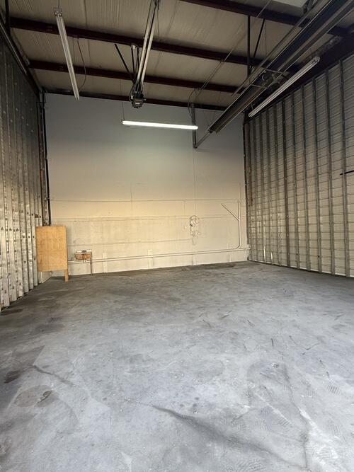 Heated Garage Storage Shop 28' x 25' Large Overhead Door and walk-in ...