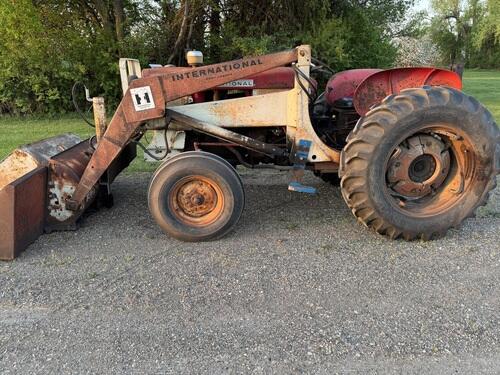 1963 International 340 Gas Tractor W/extra bucket. | Grand Forks, ND