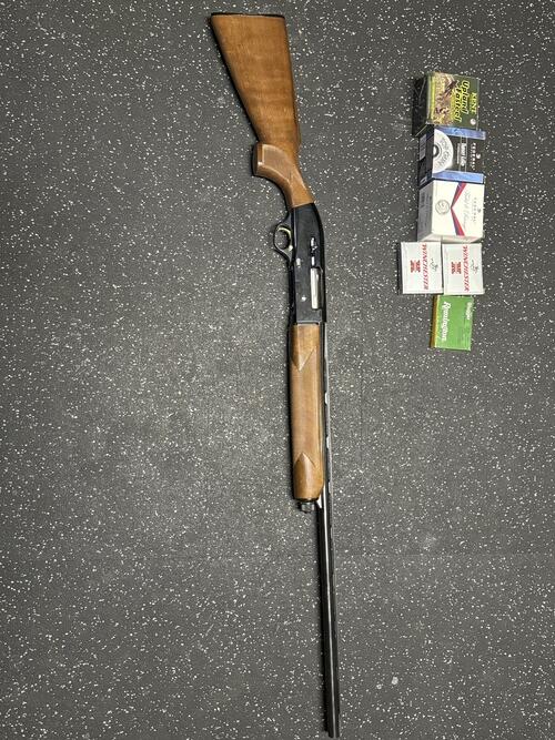 Beretta mod A. 302 semi auto 20 gauge shotgun. The gun is in very good ...