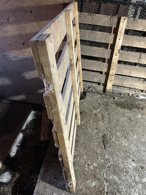 Wooden gates or jugs | Hazen, ND