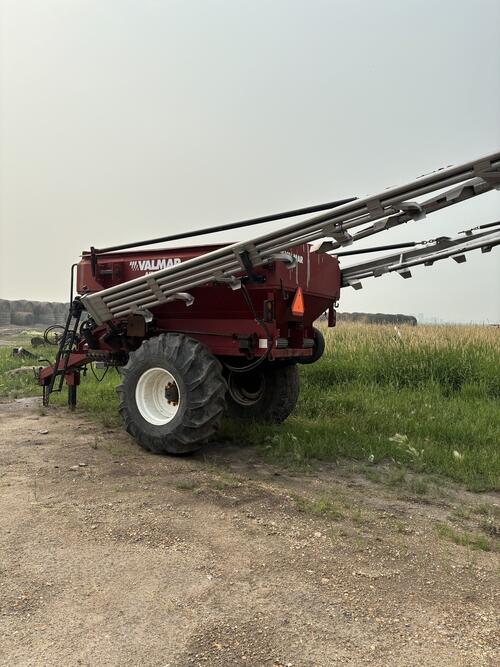 Valmar 6600 fertilizer spreader | Greenbush, MN
