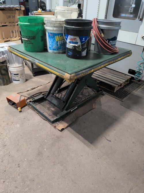 4000# Hydraulic pallet scissor lift. Pick ip in Valley City ...