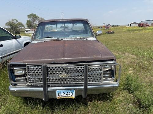 1985 Chevy k20 4x4 4 speed. Runs and drives but is very much a project ...