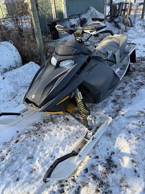 2004 skidoo rev 800 | Oakes, ND