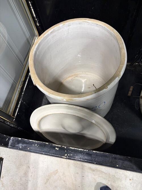 Red Wing 20 Gallon Crock with lid | Garrison, ND