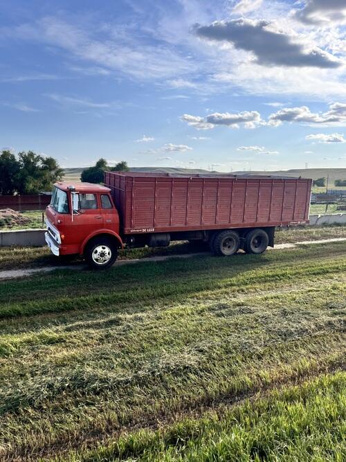1966 GMC cab over 401 v6 5 speed with 2 speed axle 24 foot box with ...