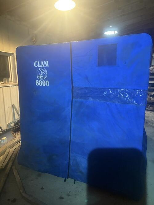 Clam 6800 fish house good shape new center hinge bracing is good ...