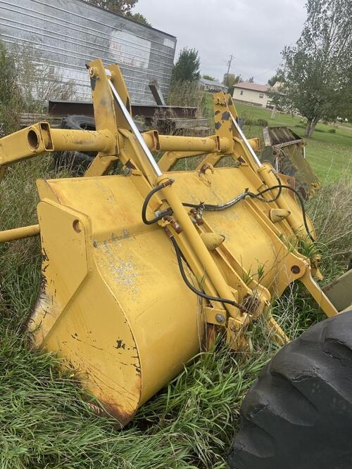 Grab fork on 8 foot payloader bucket nice n heavy ready to work ...